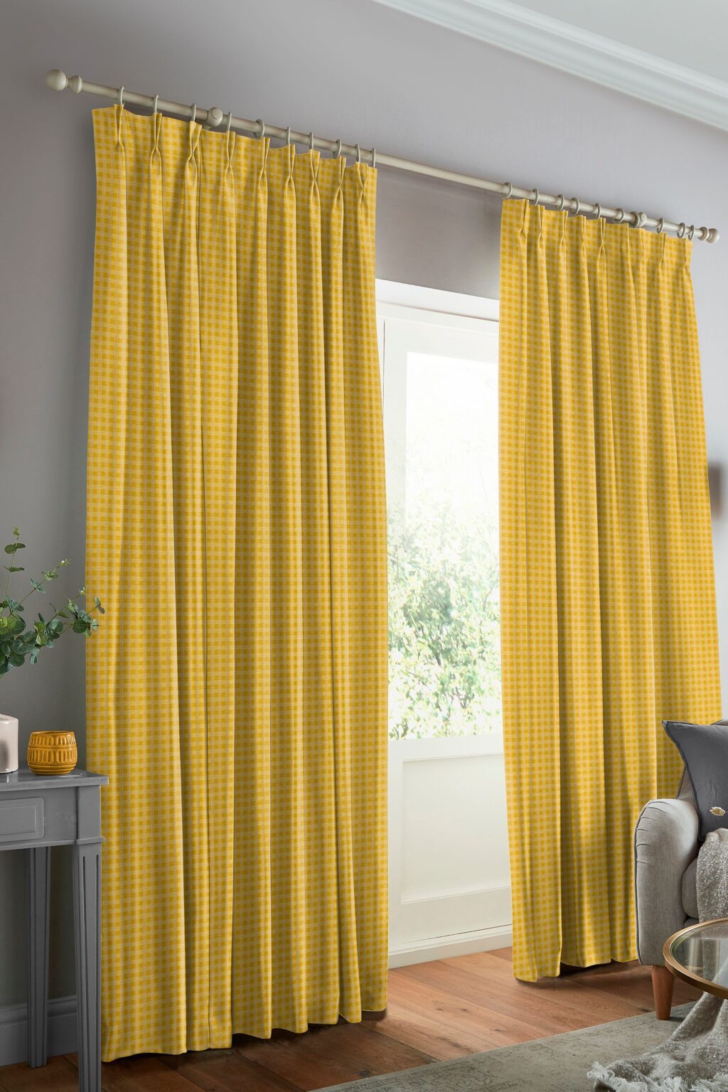 Gingham, smårutete gardinstoff i sennepsgul - Laura Ashley
